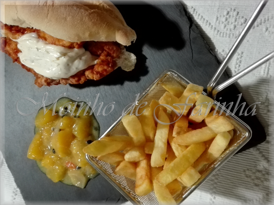 Moinho De Farinha: Sandes de frango frito c/maionese de salsa