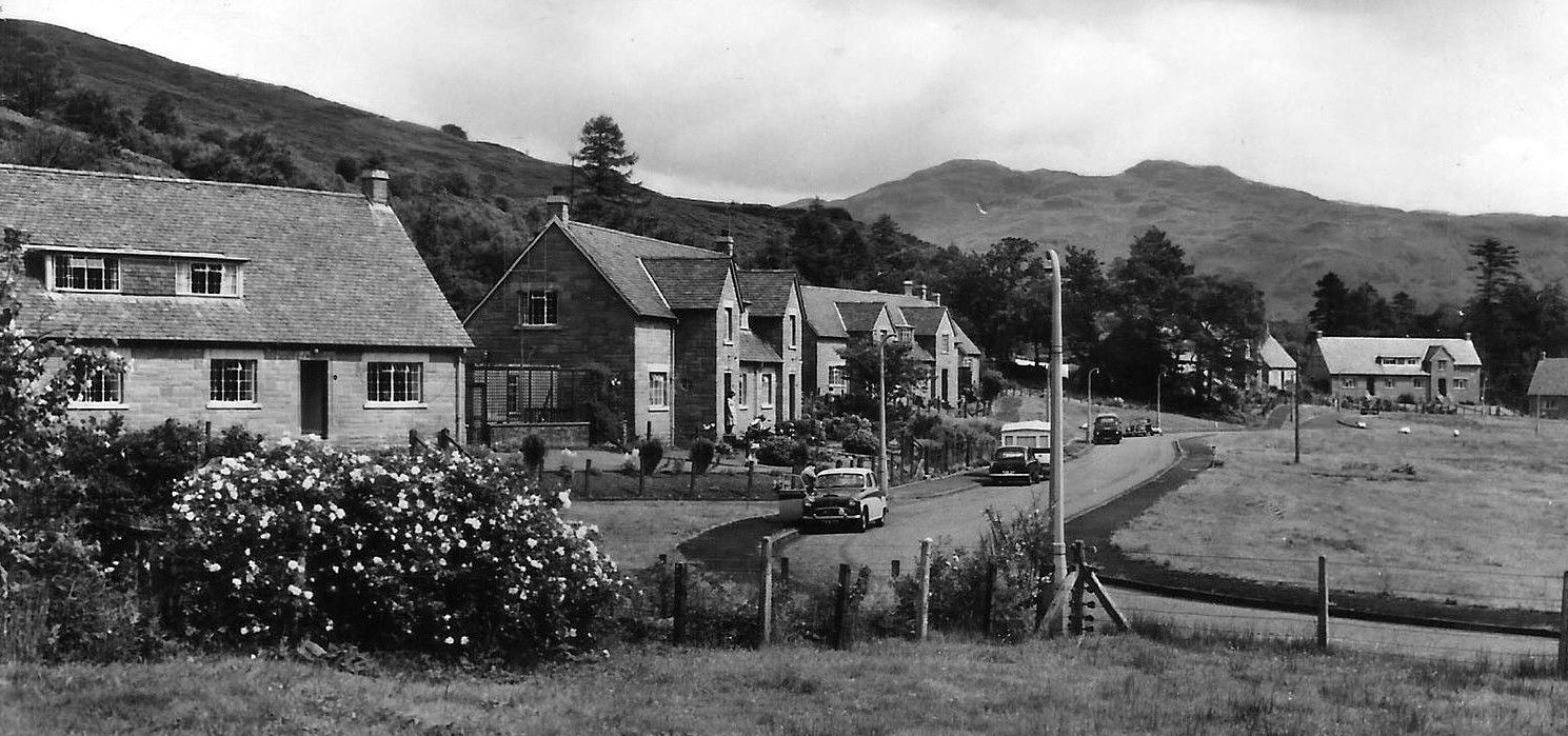 Tour Scotland: Old Photograph Ballyhennan Crescent Tarbet Scotland