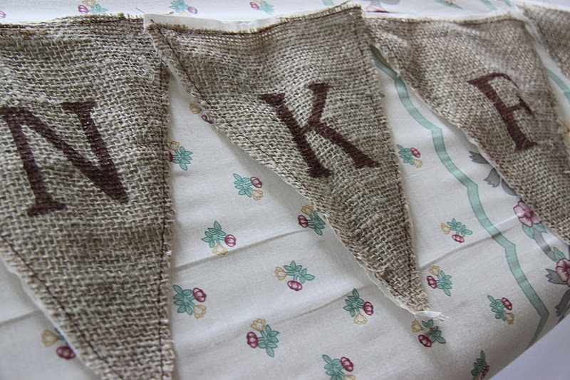 Kara's Creative Place: Thankful Burlap Pennant Banner