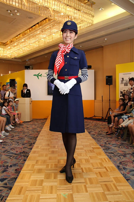 Cabin Crew Photos: Japan Airlines Stewardess Uniforms