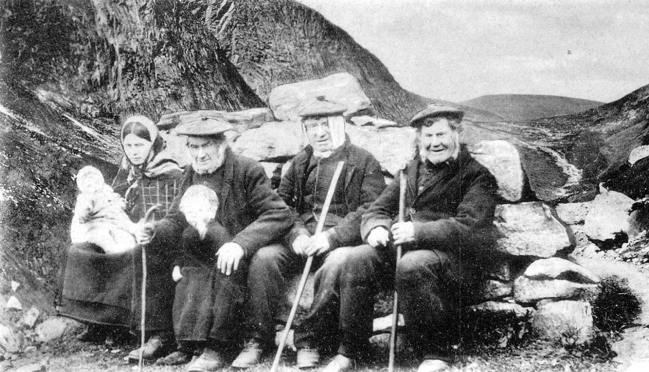 Tour Scotland: Old Photograph Crofters Highlands Scotland