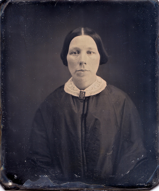 40 Eerie Portraits of Women in Mourning Dress From the Victorian Era ...