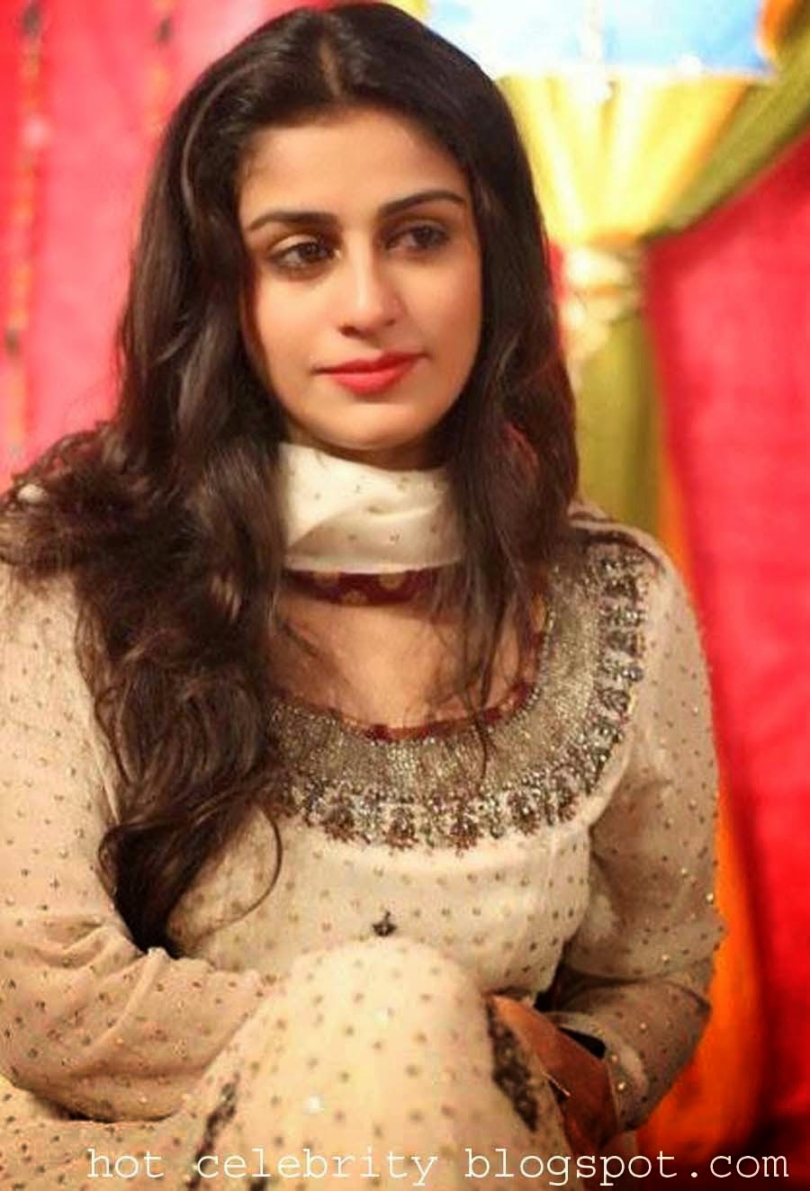 Celebrity HD Picture Collection: Hot Girl Saima Khan HD Picture