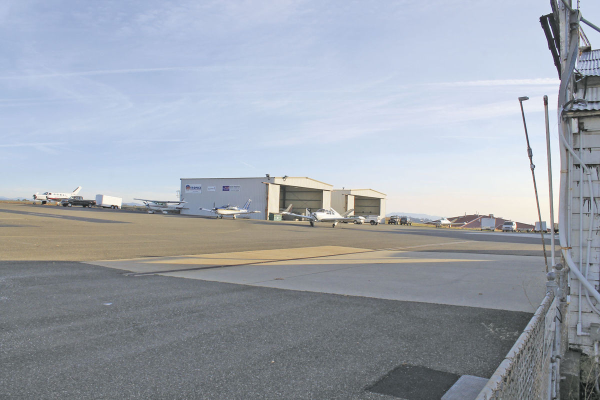 Kathryn's Report: Amador County Airport - Westover Field (KJAQ) Land ...