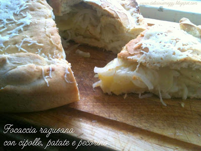 Basilico, malva & cerfoglio ...: Focaccia ragusana con cipolle, patate ...