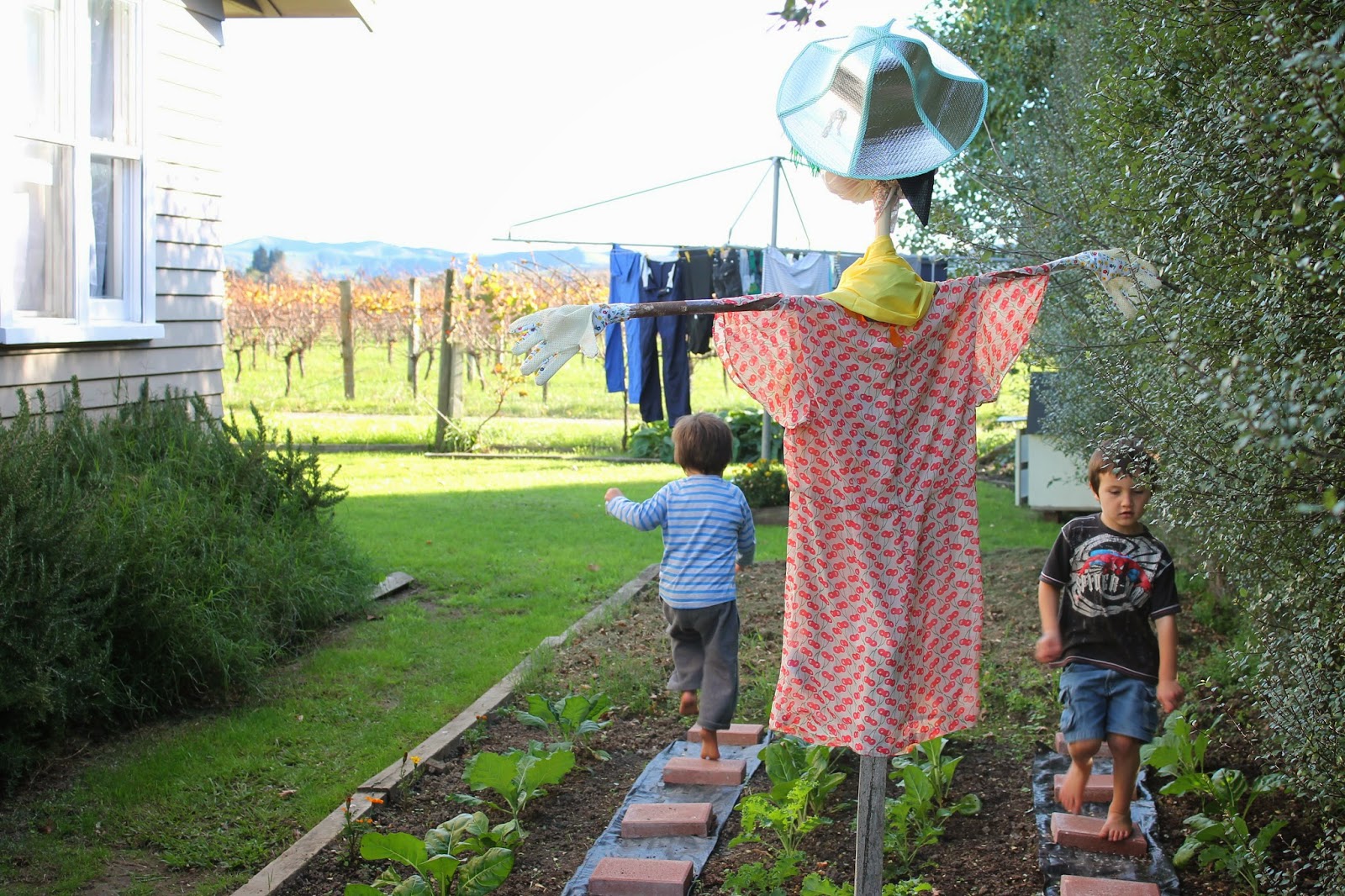 A little bit country: A scarecrow for the garden