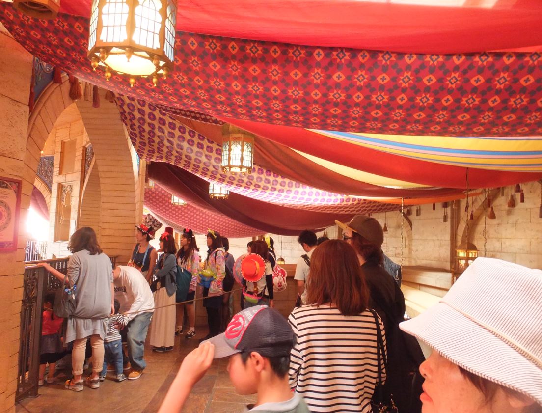 How to beat the lines at Disneyland and Universal Studios