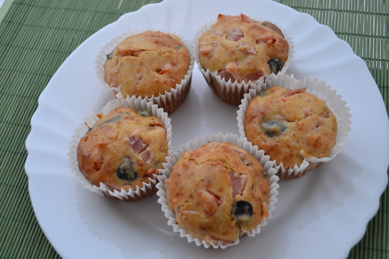 Myra's kitchen: Briose aperitiv