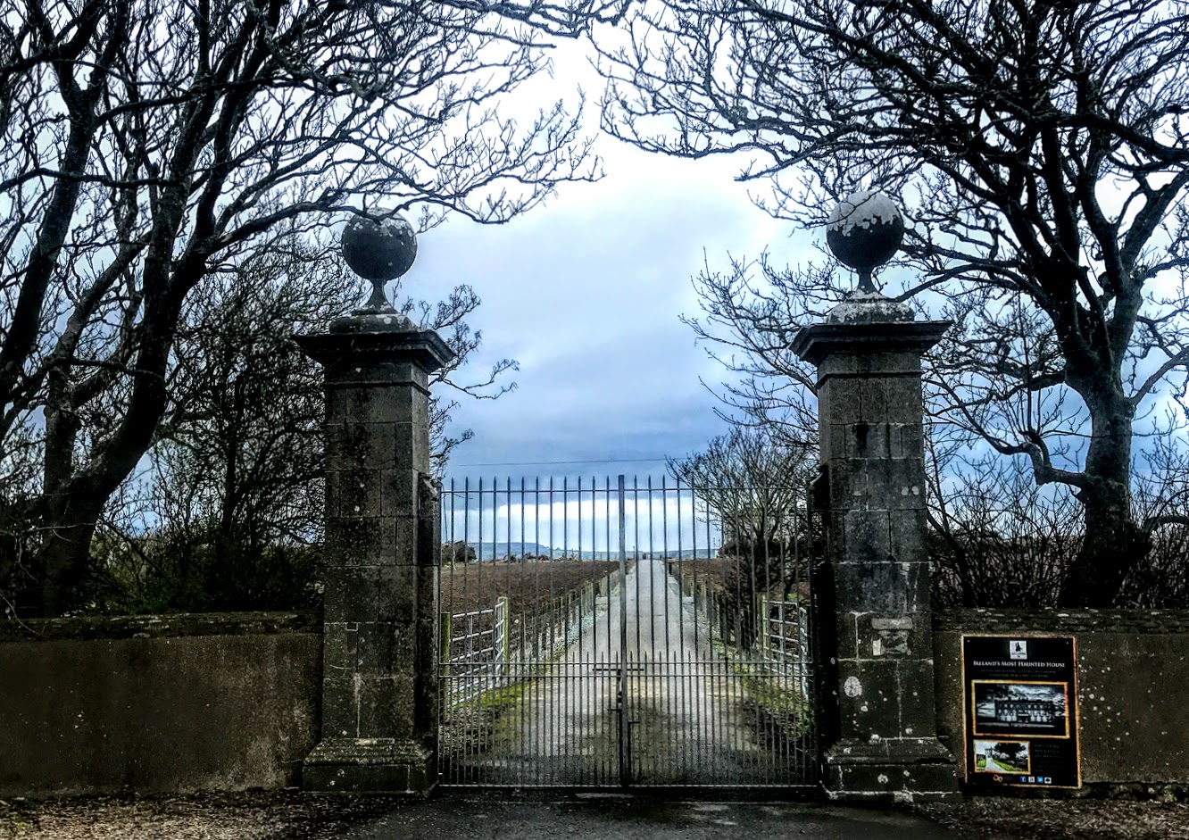 Patrick Comerford: Loftus Hall is a fine house without giving ...
