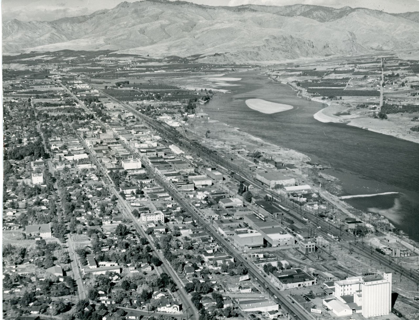 Big Bend Railroad History: 1954 Wenatchee View