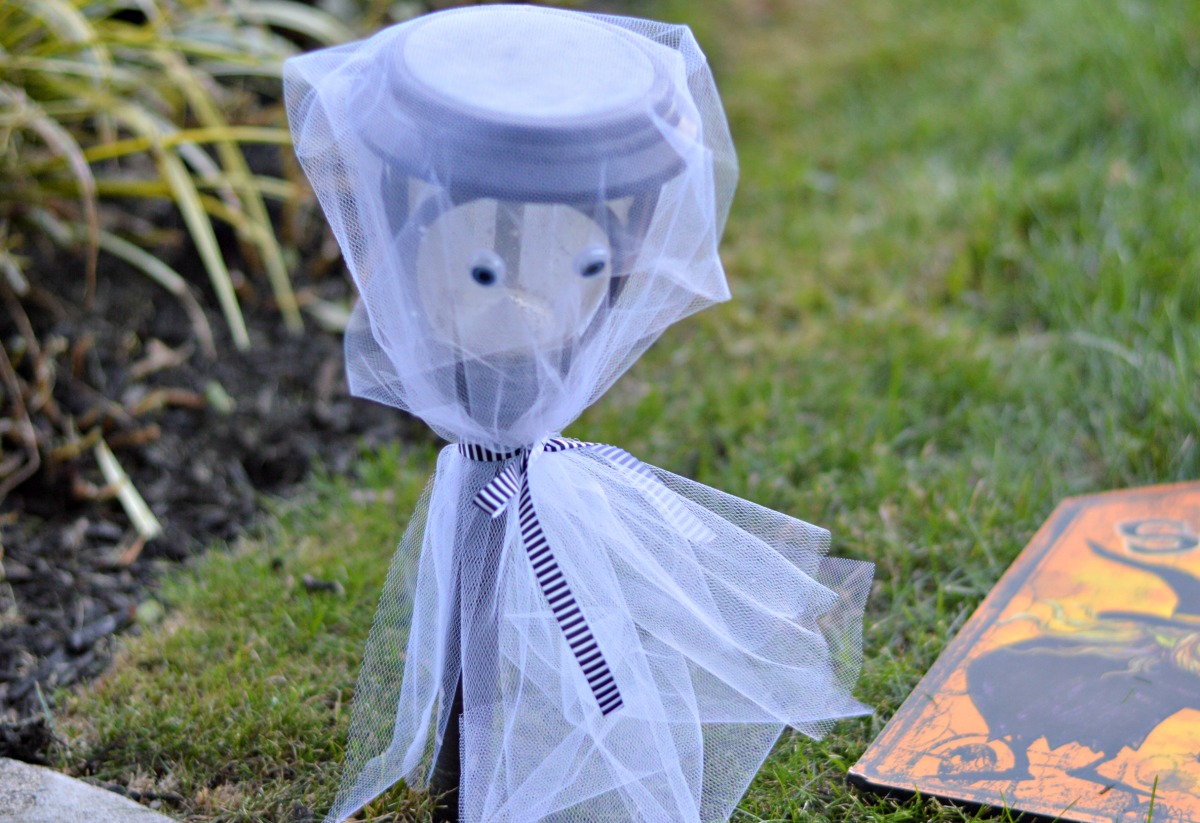 Sensing Serendipity: DIY: Boo-tiful Lamp Post Ghosts