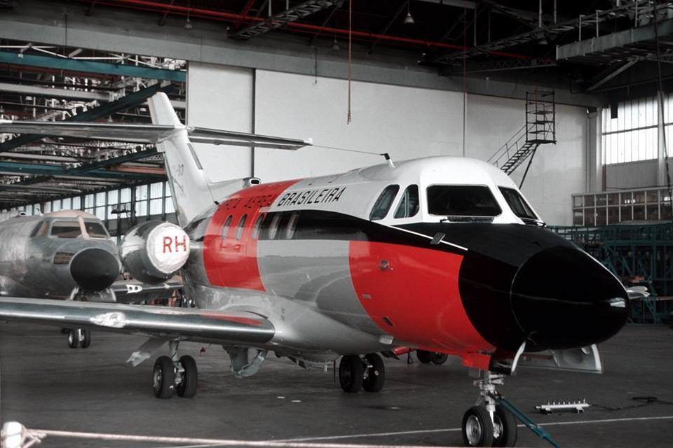 DESFILE HISTORICO DA FORÇA AÉREA BRASILEIRA (FAB): (FAB-2119) (BAE-125 ...