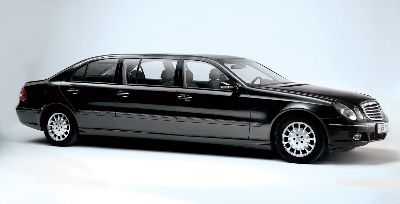 PRIVATE LIMOUSINE : Car rental in uae | Hire our Limo if you are in UAE