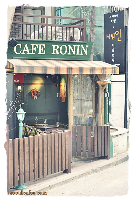 Seoul cafes: Hongdae cafe hunting