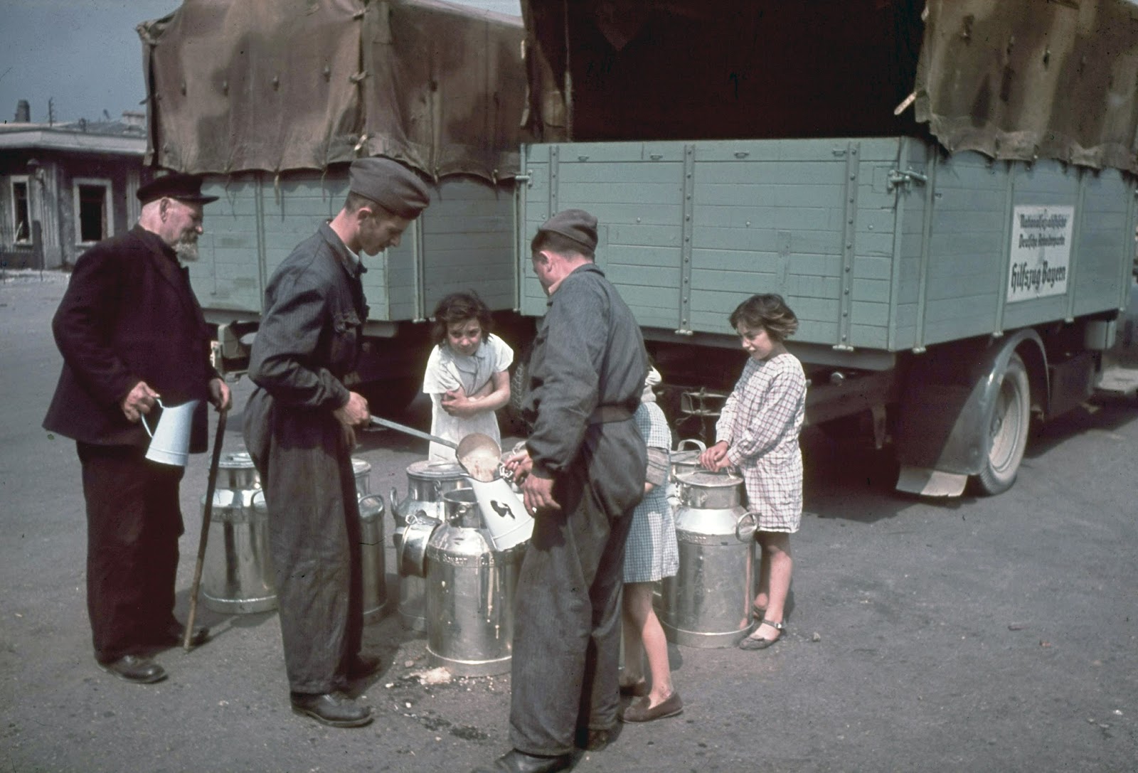Rarely Seen Color Photographs of the Aftermath of the Battle of Dunkirk ...