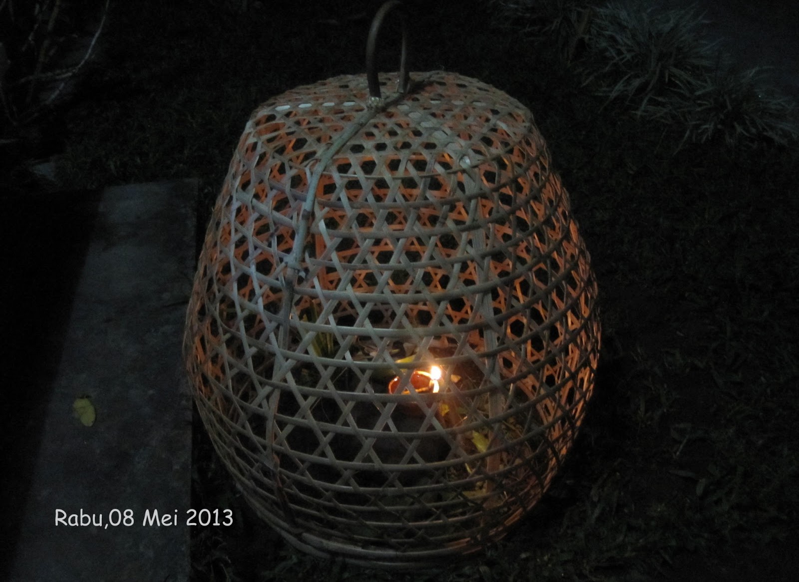 Mendem atau Menanam Ari-ari Luh Rasi ~ Ni Luh Rasi Maharani