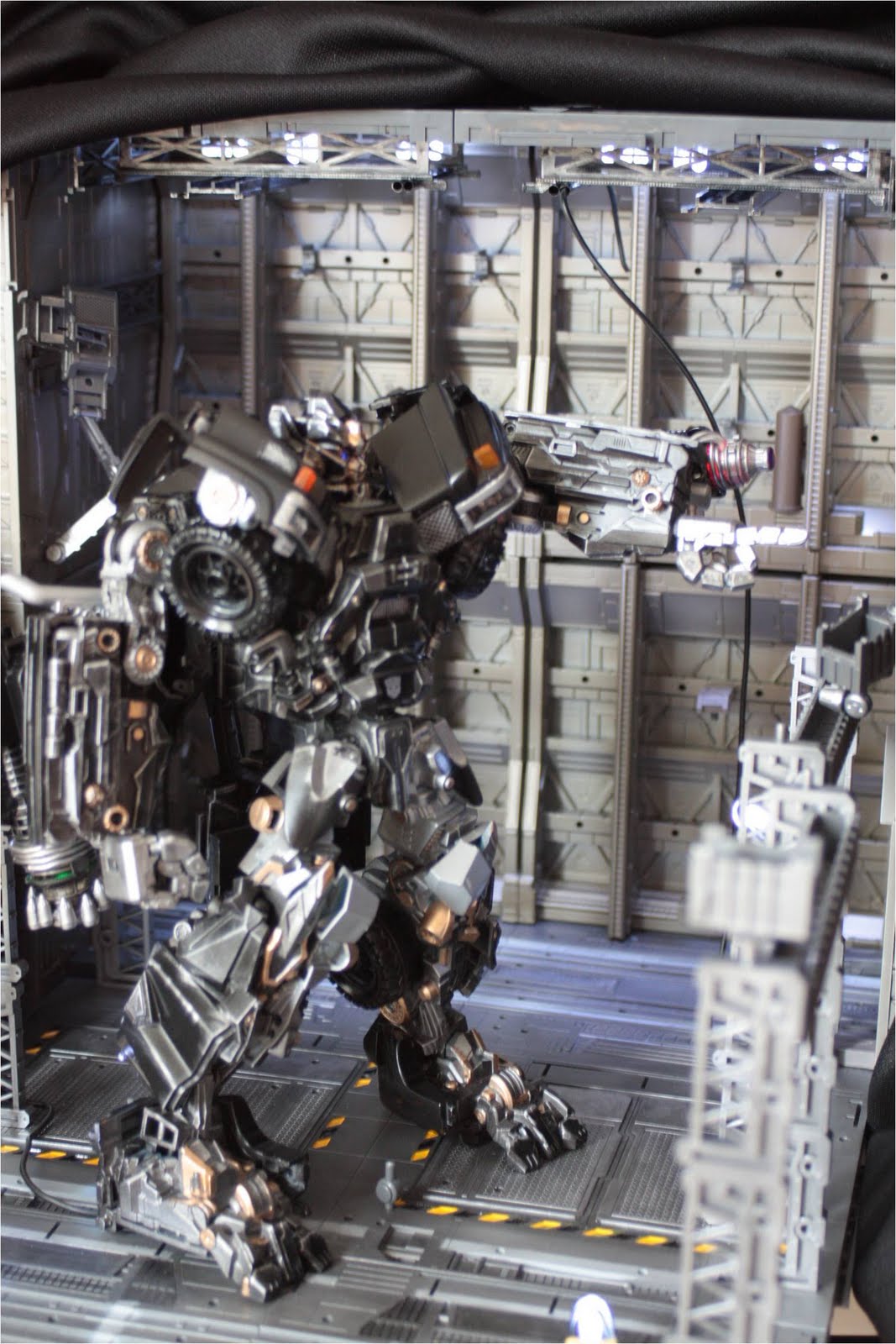 CUSTOM: Leader Class DOTM Ironhide | TFW2005 - The 2005 Boards