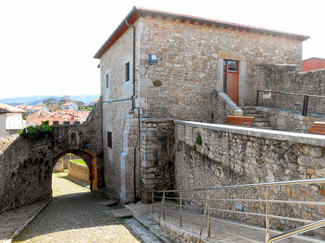 SAN VICENTE DE LA BARQUERA : La Torre Del Preboste
