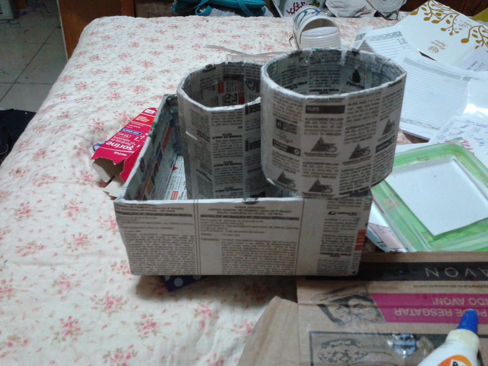 atualidades e tricot: Artcraft with newspaper