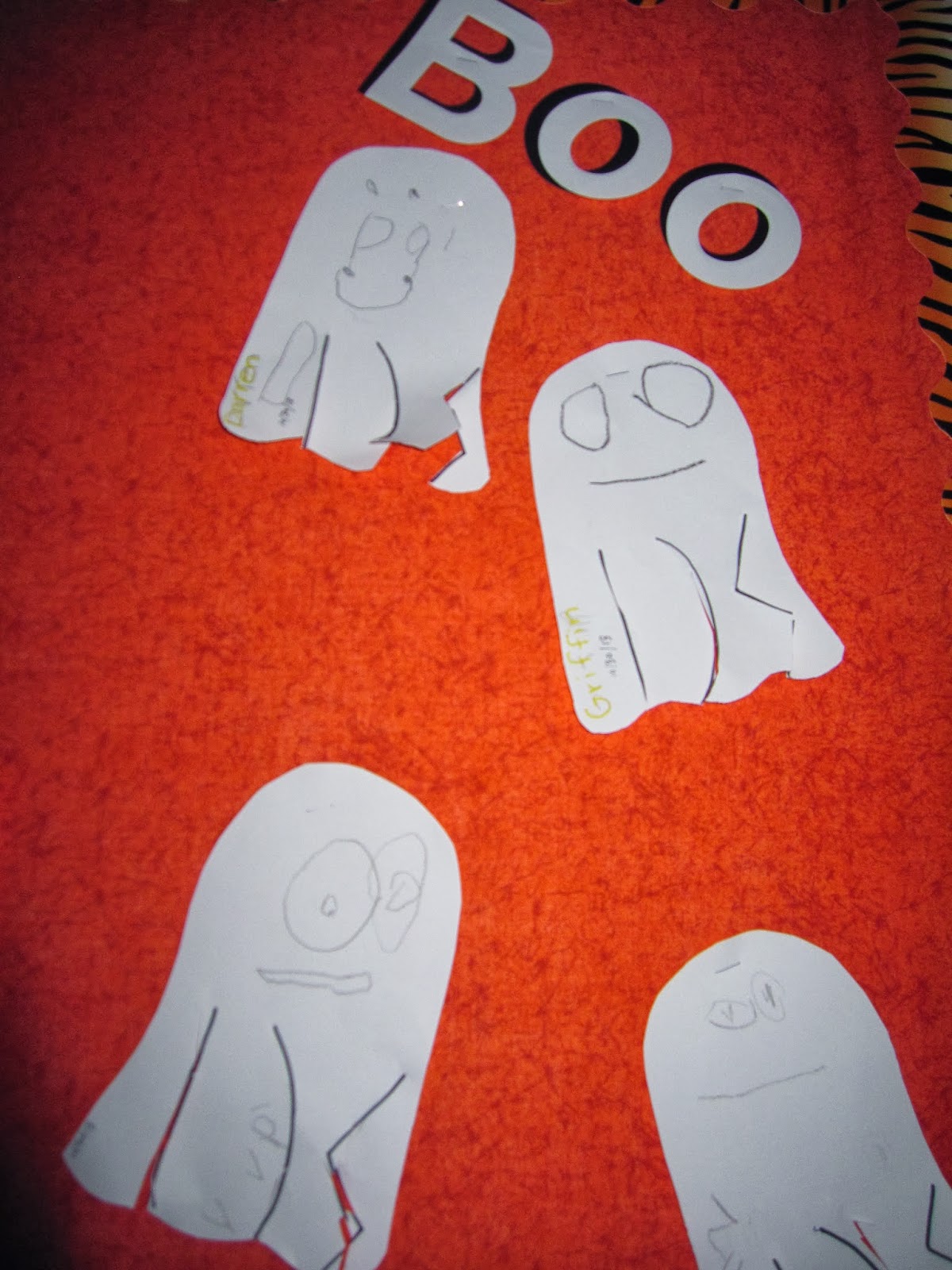 Preschool For Rookies: Happy Halloween: Ghost fine-motor activity