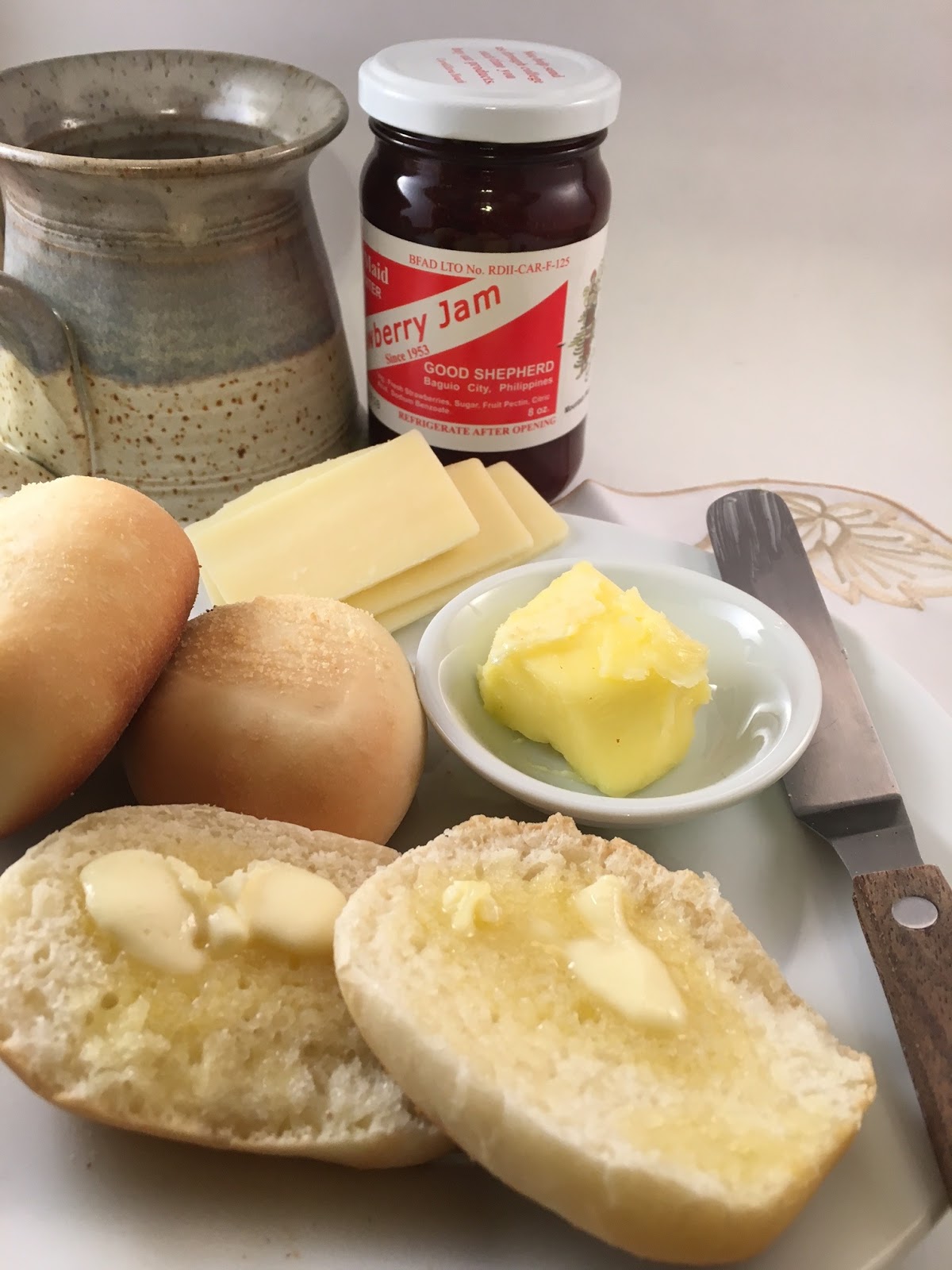 Candice's Cusina: FOODIEO: Pandesal (Filipino Sweet Bread Roll)