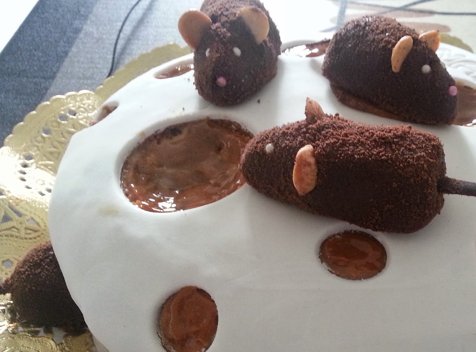 Cakes Margarita Sweet: TARTA DECORADA "QUESO CON RATONES"