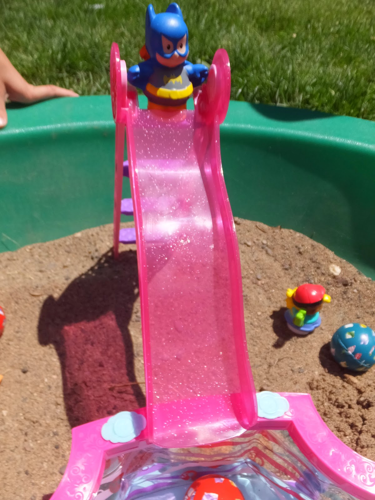 Kidspert: Sensory Sandbox: Pool Party