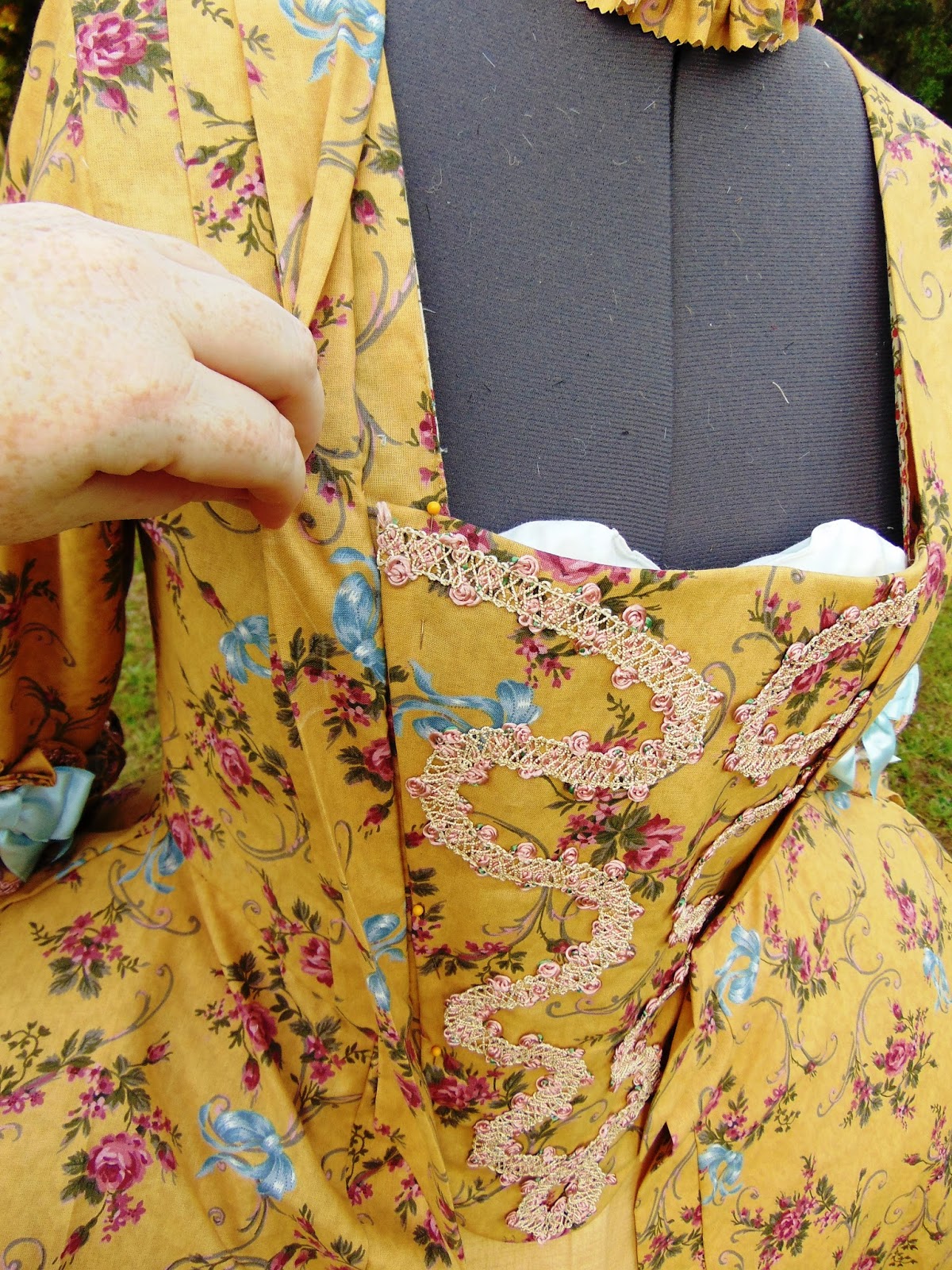 The Antique Sewist: Simplicity 3637 - Robe a la Francaise COMPLETE