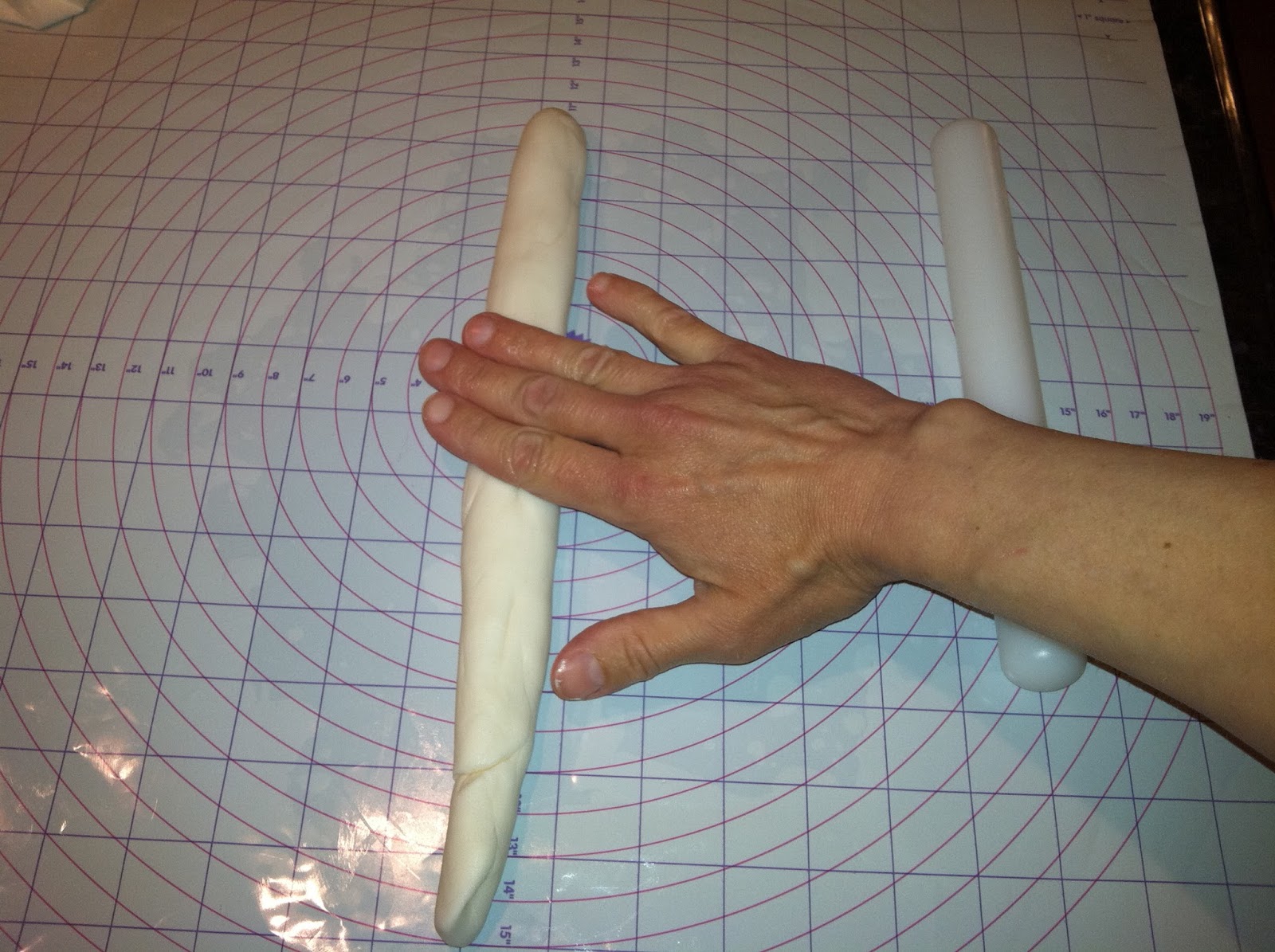 The Iced Queen: Loopy Fondant Bow