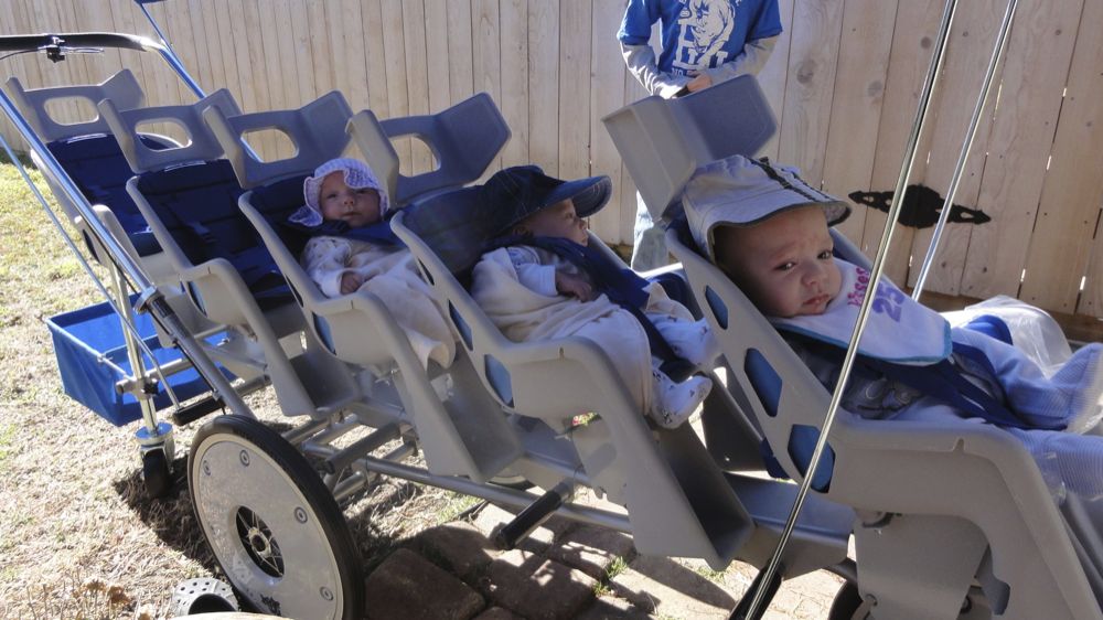 Jones' Clips: Gavin and Carrie Jones' Blog: Quint stroller!