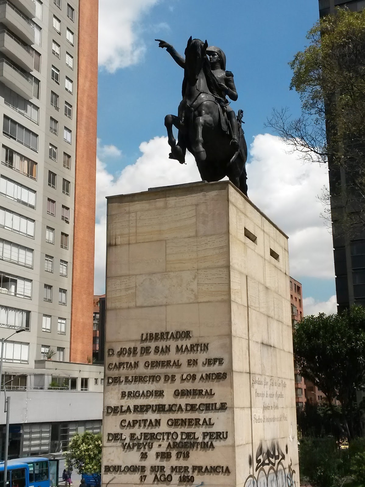 Estatuas de San Martín en el mundo