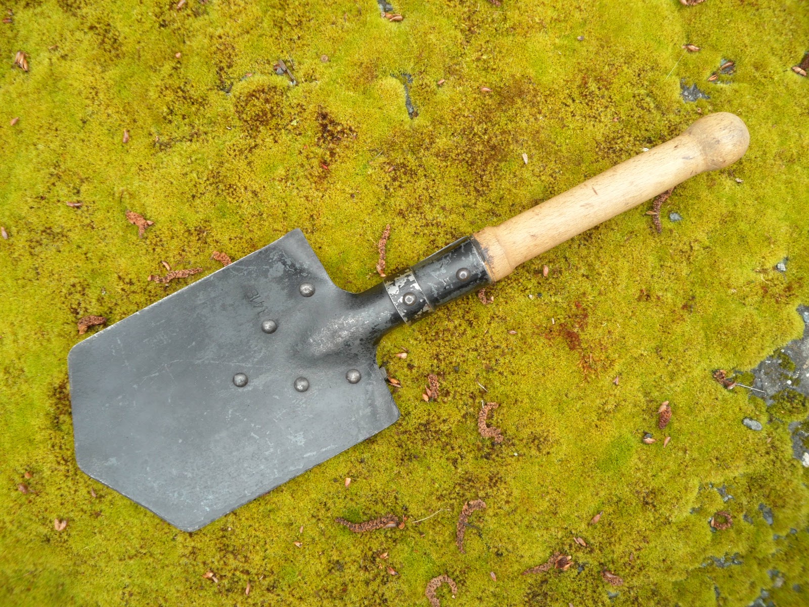 Four Bees: Hungarian Army Entrenching Tool - Shovel, With Cover, Model ...