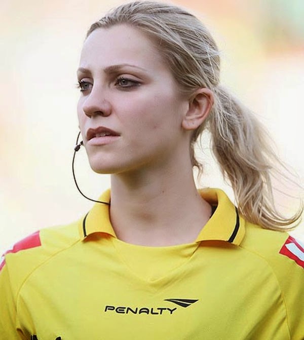 Fernanda Colombo | A “Bandeirinha Gata” - Fox Press™