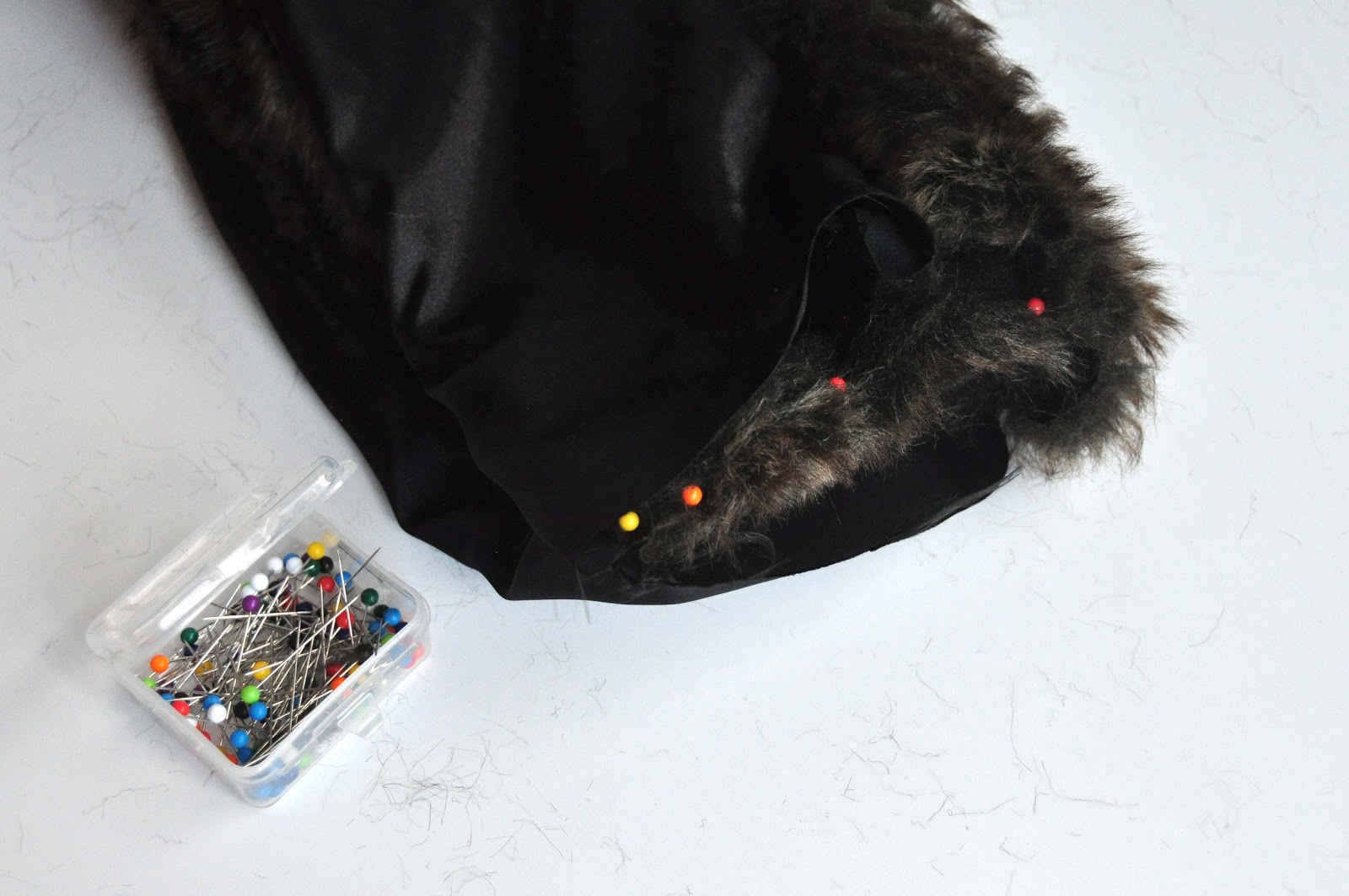 Aesthetic Nest: Sewing: Faux Fur Infinity Scarf for Women (Tutorial)