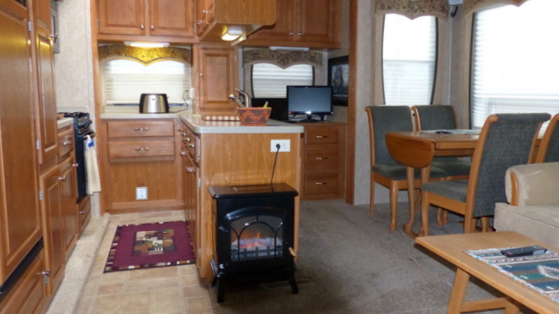 Cam and Judy AZ 2012 - 16: 5th Wheel versus Park Model?