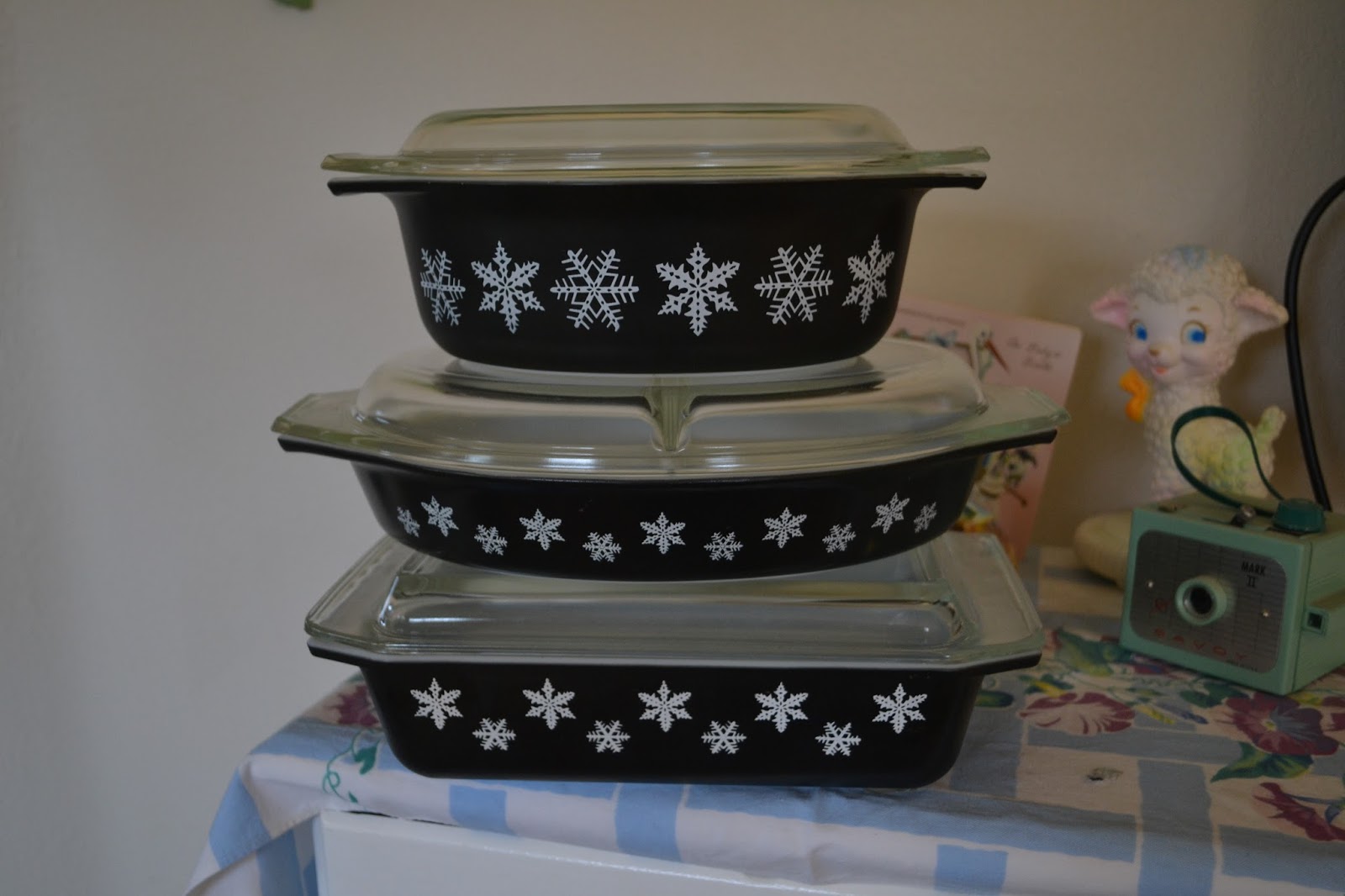 The adventures of two (Pyrex crazy) thrifting sisters........