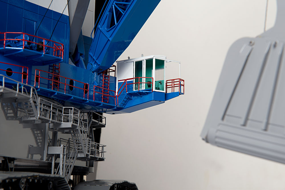 Marion 6360 in blue and white - Classic Construction Models