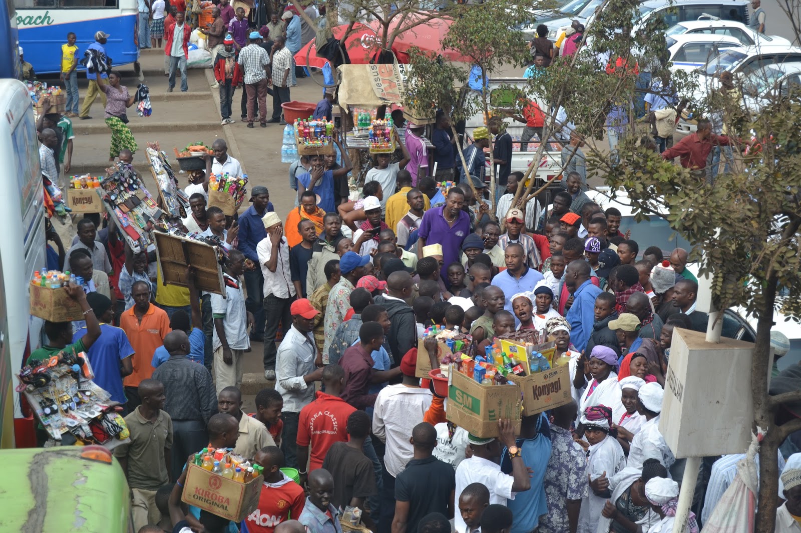 DAVIS MOSHA ABEBESHWA MAJUKUMU YA MBUNGE MOSHI MJINI NA WANANCHI ...