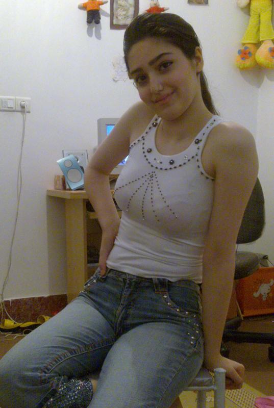 Arabian Girls Style Arab Women Fatimah In Room Pics