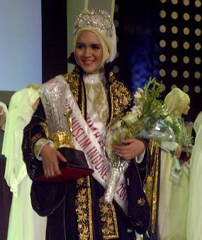 Dika Restiyani Pemenang Muslimah Beauty 2011