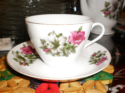 Bonnie's collection: Bunga bk cawan & piring. for sale.