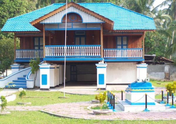 Rumah dan Makam Datuk Laksmana Raja di Laut - Info Aneka Wisata