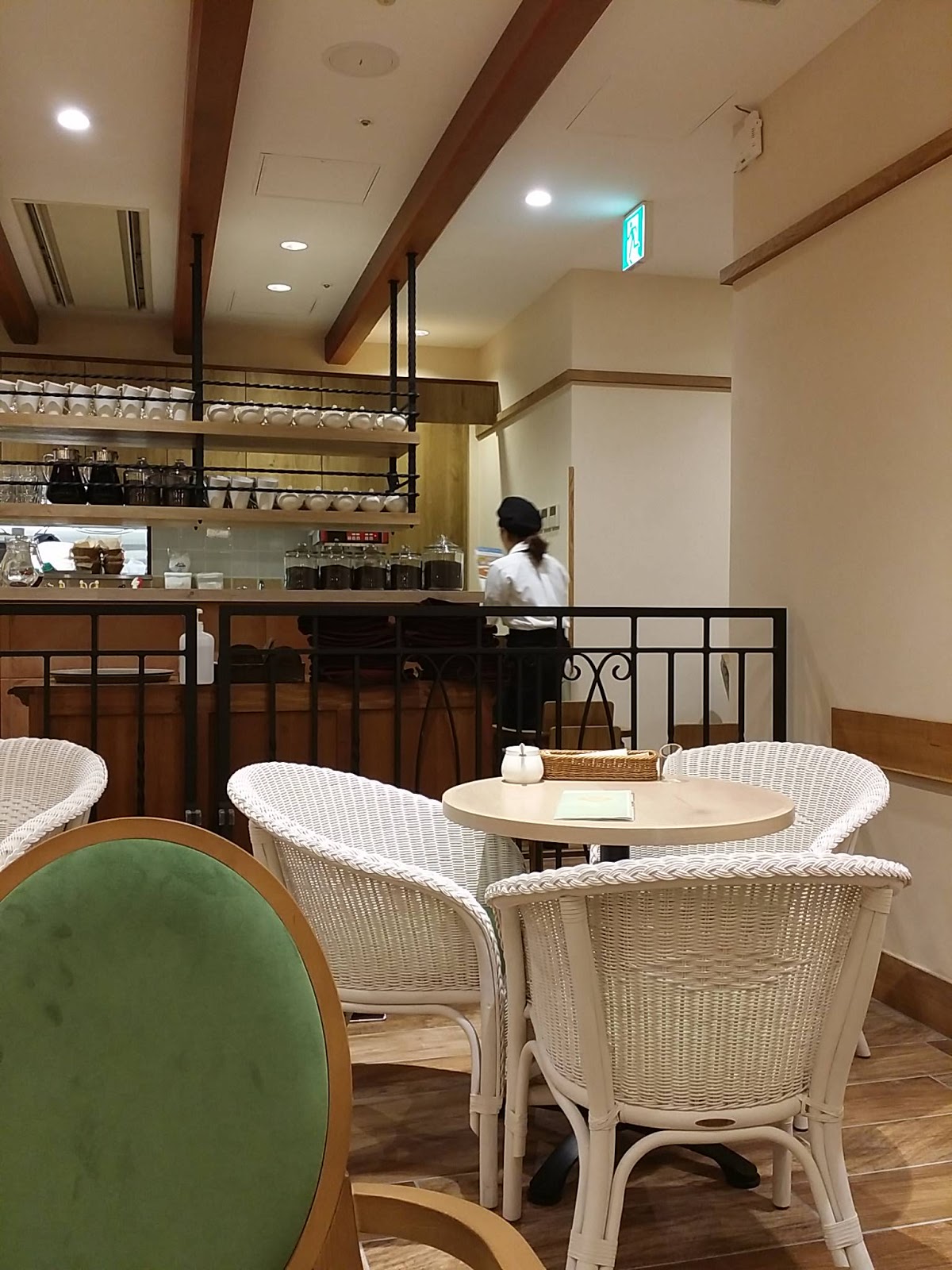 摩天楼は永遠に~のb級グルメ情報 11:00までがお得「マザーリーフカフェ フォレオ梅田」