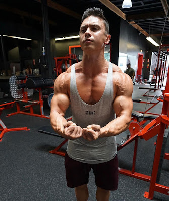 the beauty of male muscle: Christian