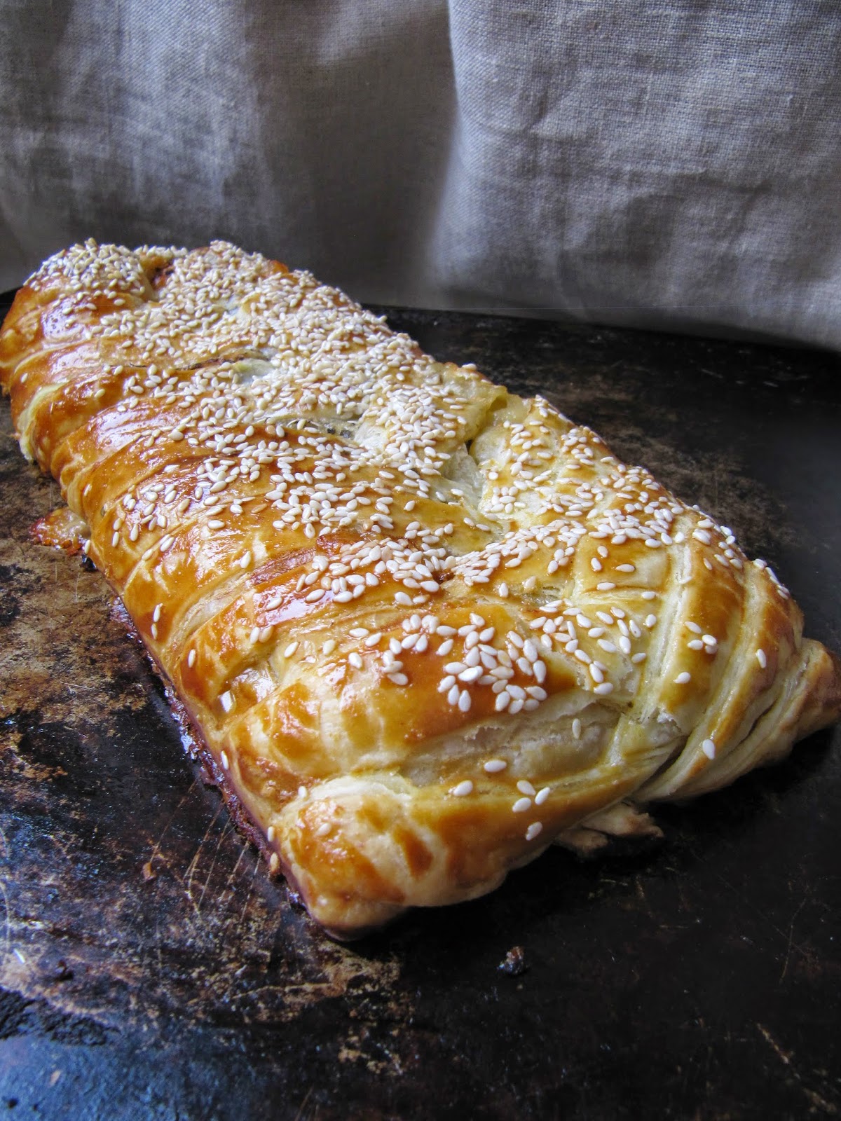 La cuisine d'ici et d'ISCA: Tresse feuilletée au thon & à la mozzarelle