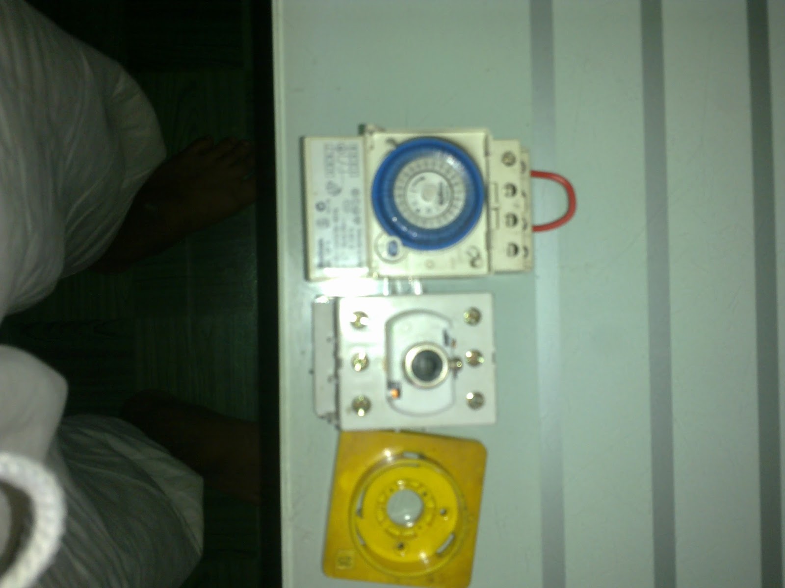 ELECTRICAL AND AIRCOND SERVICES: KERJA KERJA PENUKARAN PERALATAN "TIMER ...