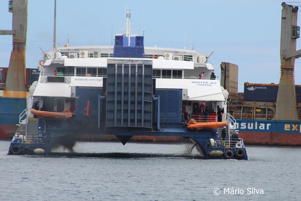 O Mar do Porto Santo: Chegada do HSC Master Jet á Praia da Victoria
