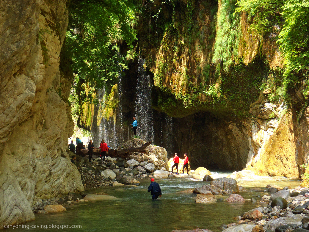 Canyoning - Caving: Κρικελλοπόταμος - Πάντα Βρέχει
