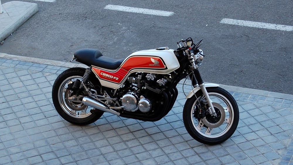 TRANFORMASI HONDA CBX 750P : CBX 750 Pelbagai Rupa dan Warna