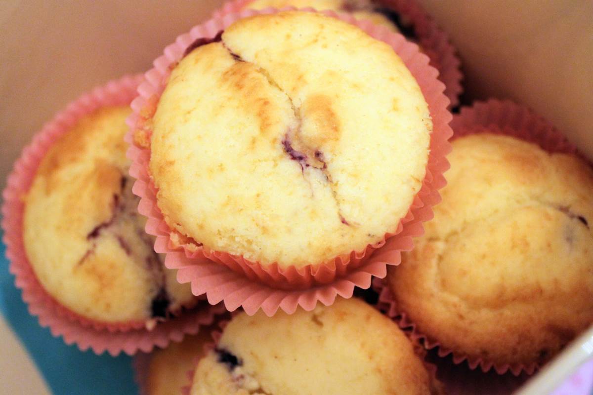 Hunajamurun aarrearkku: Mustikka-valkosuklaa muffinssi